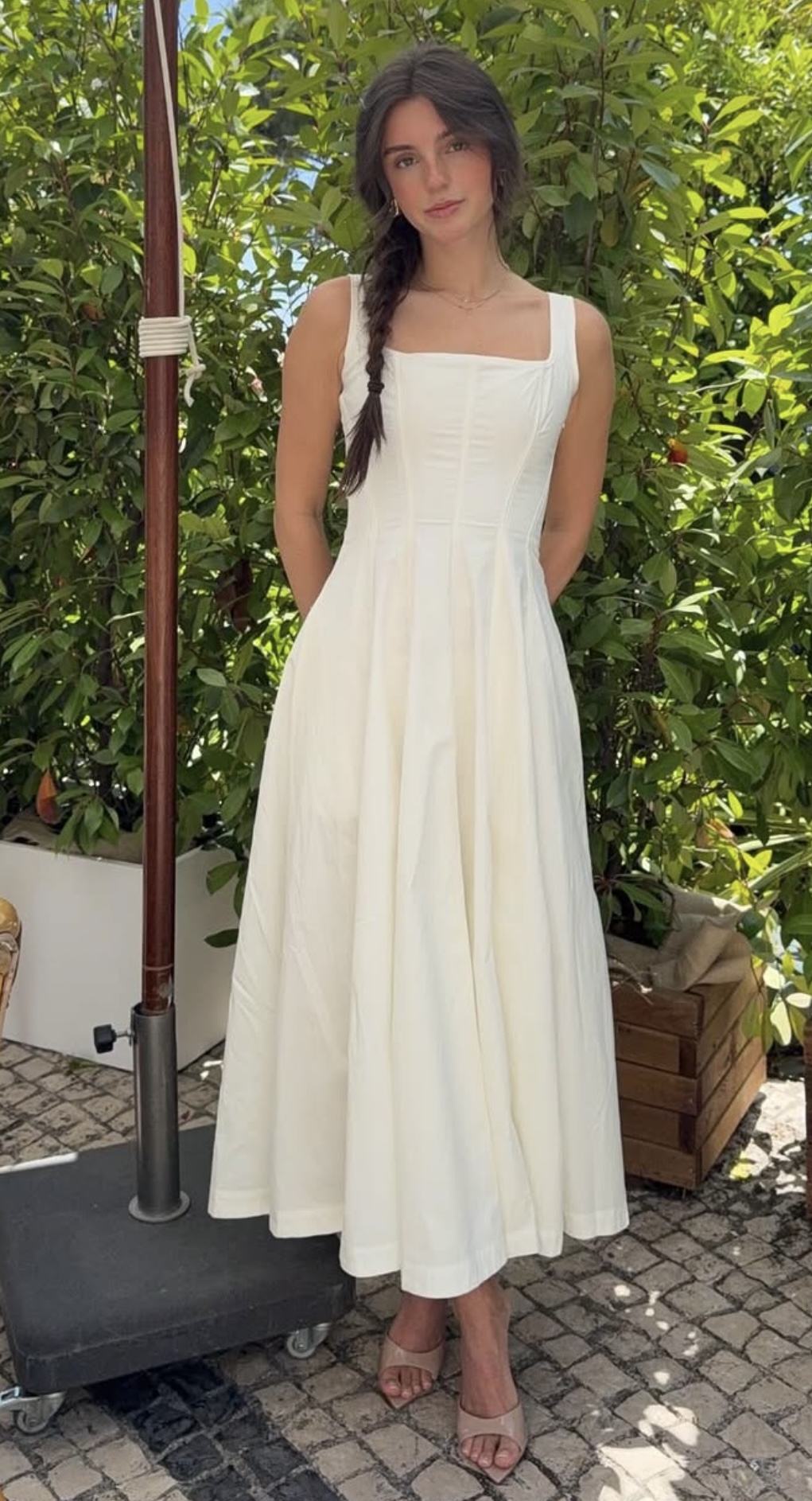 Savannah Rae Demers's feet