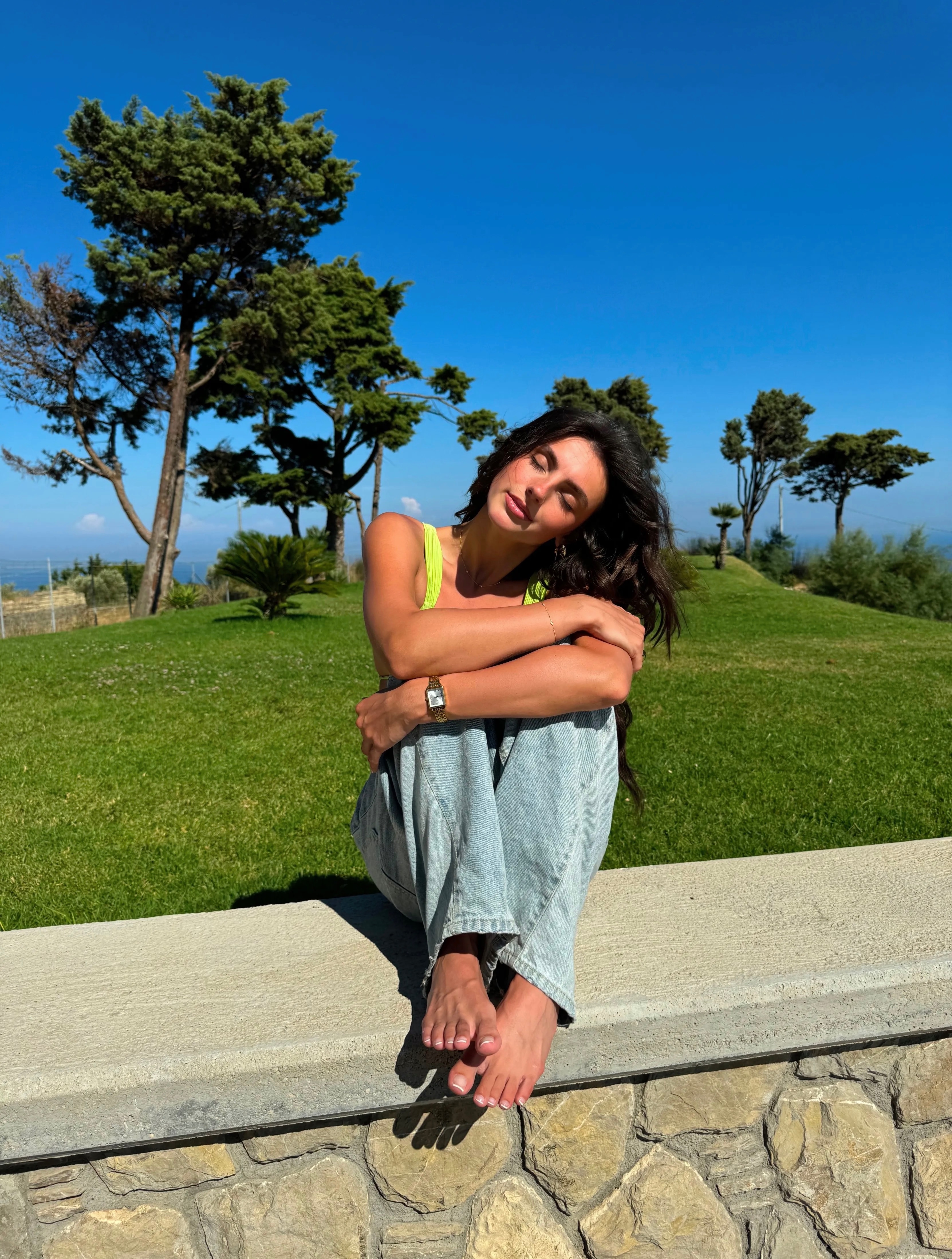 Savannah Rae Demers's feet
