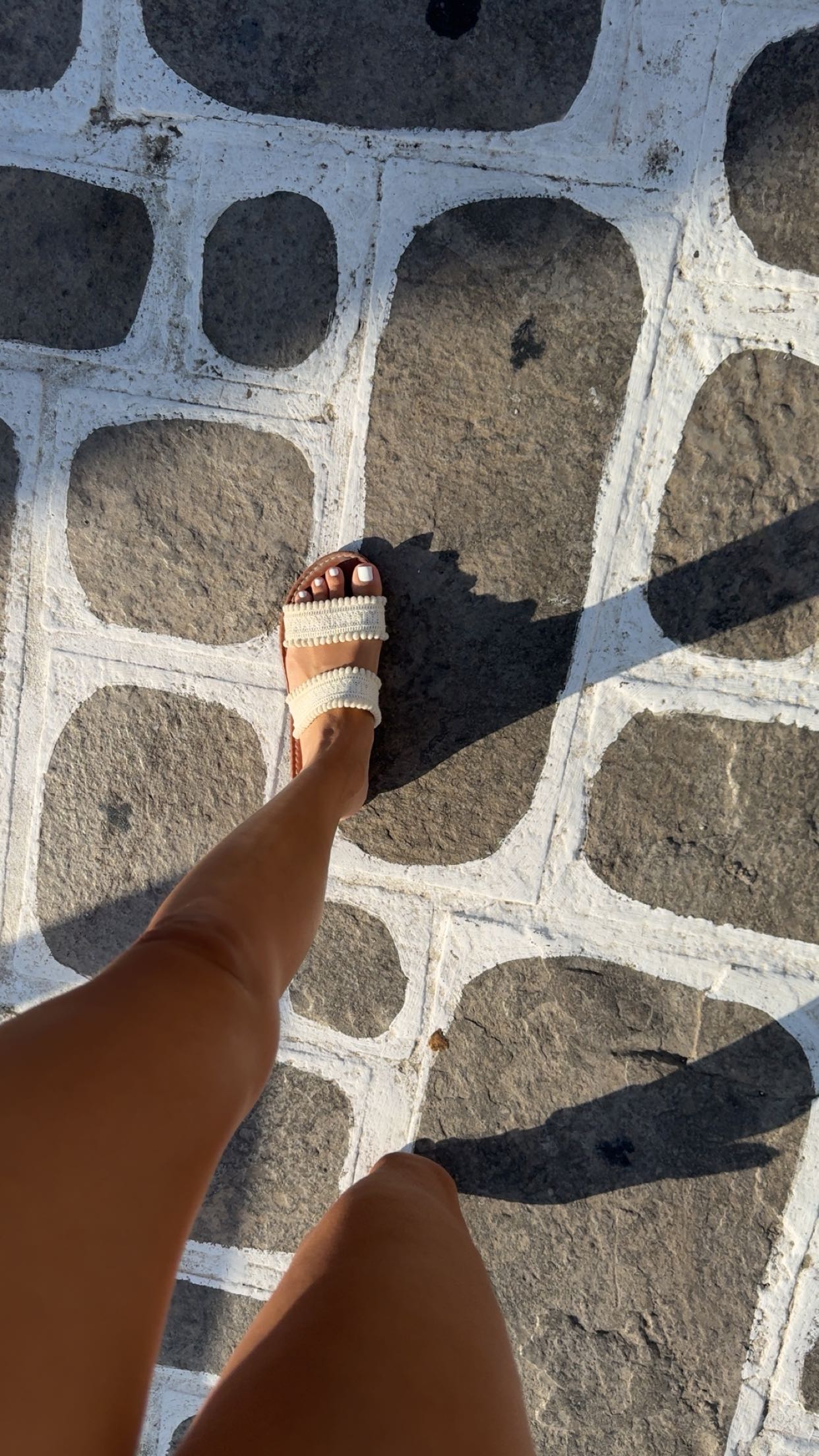 Scarlet Vas's feet