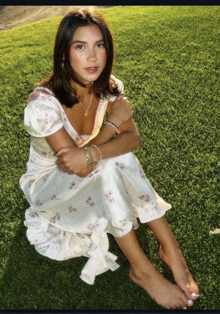 Scarlett Estevez's feet