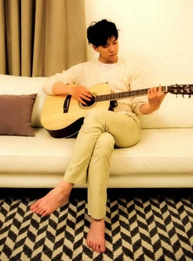 Seung Gi Lees Feet 1095