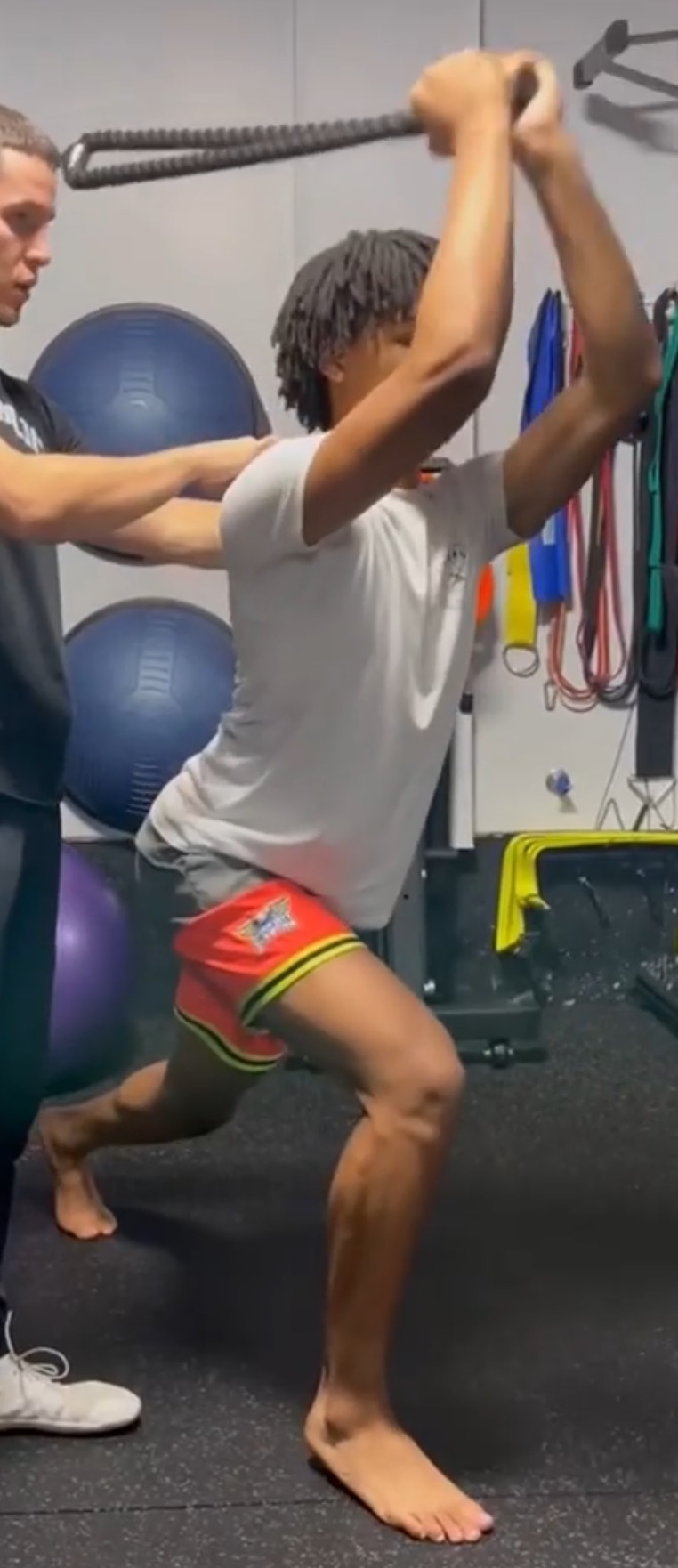 Shaedon Sharpe's feet