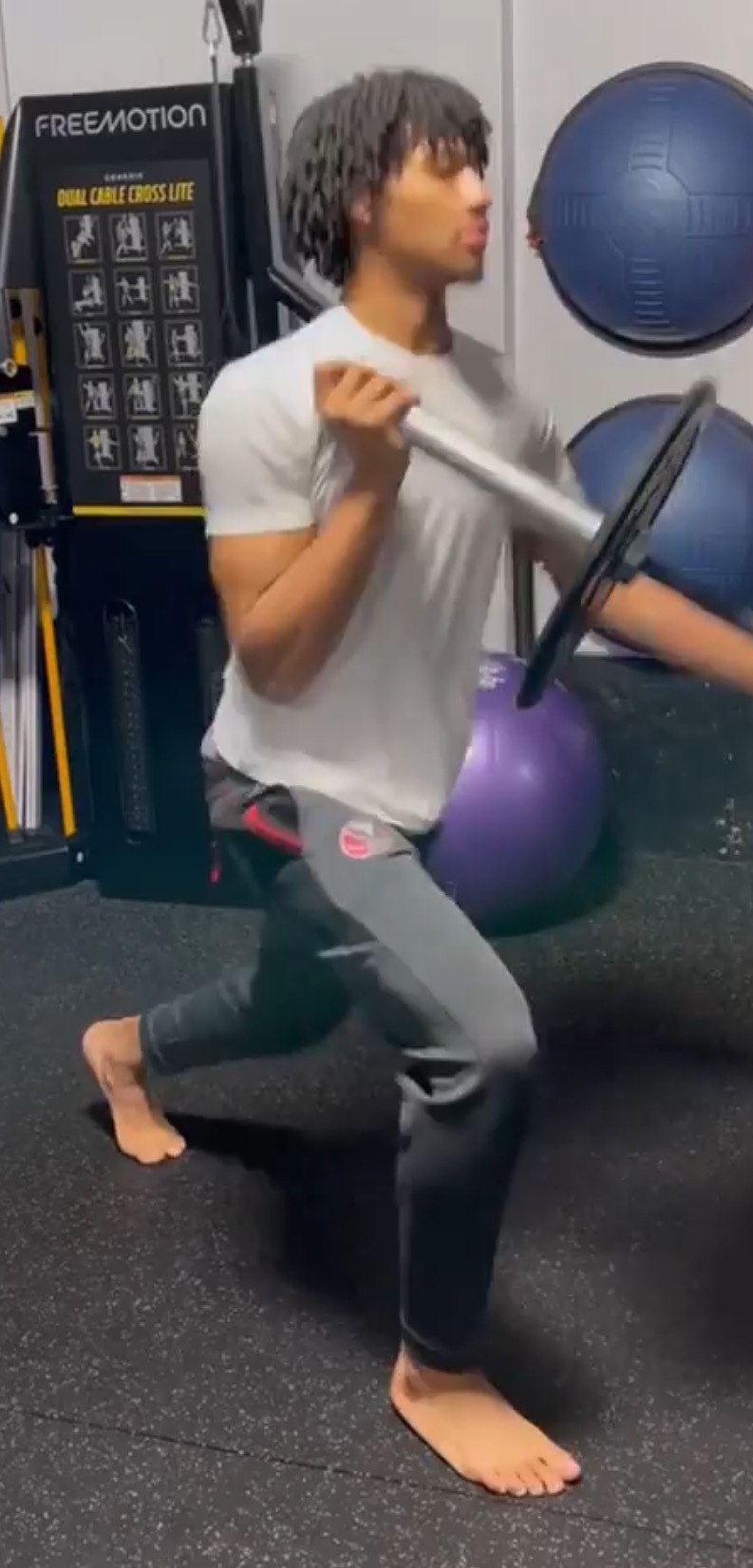 Shaedon Sharpe's feet