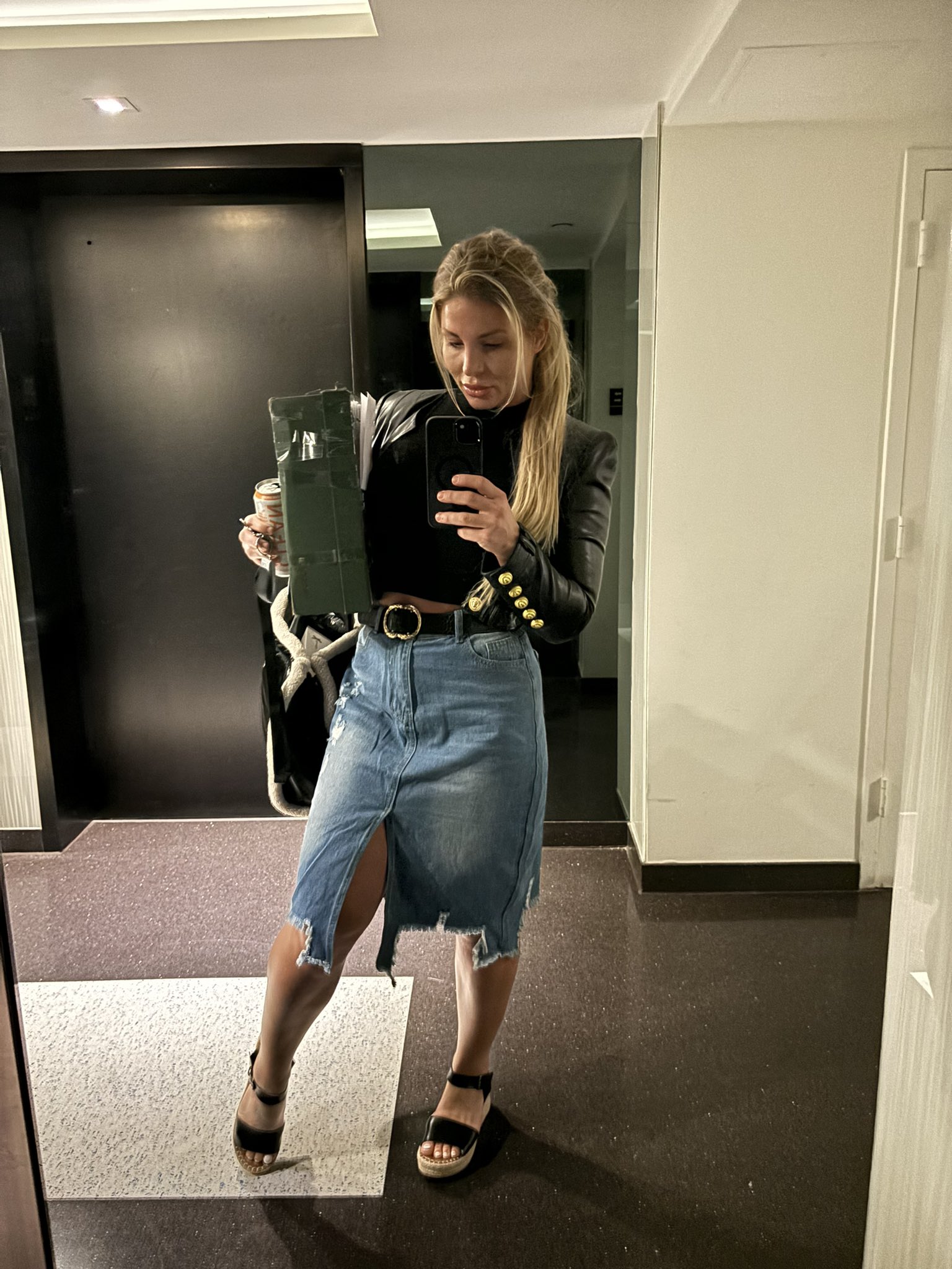 Sheena Wrestler's feet