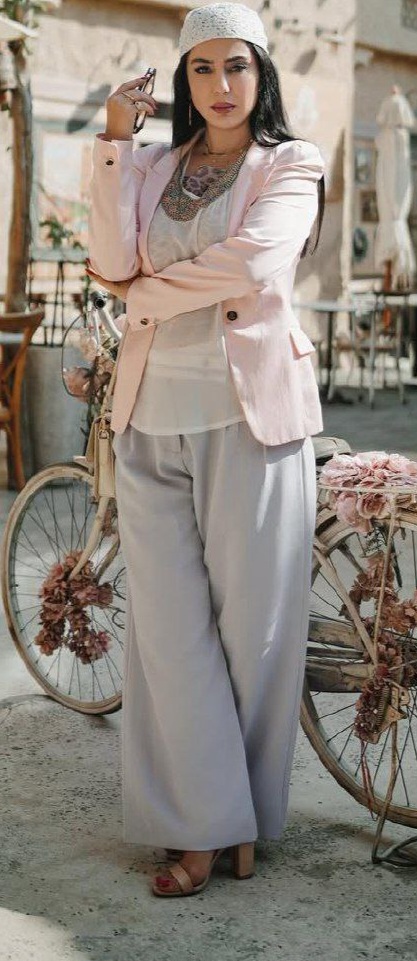 Sheida Yousefi's feet