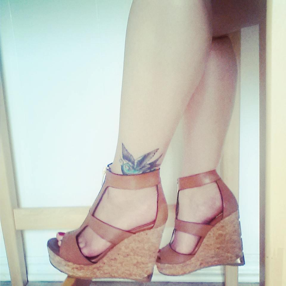 Sheri Darling's feet