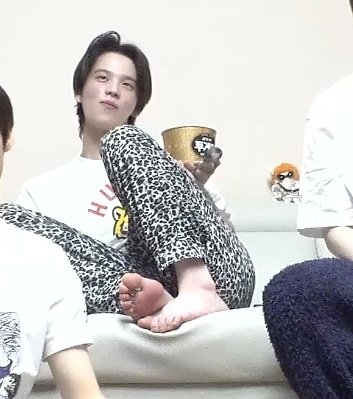 Shinyu's feet
