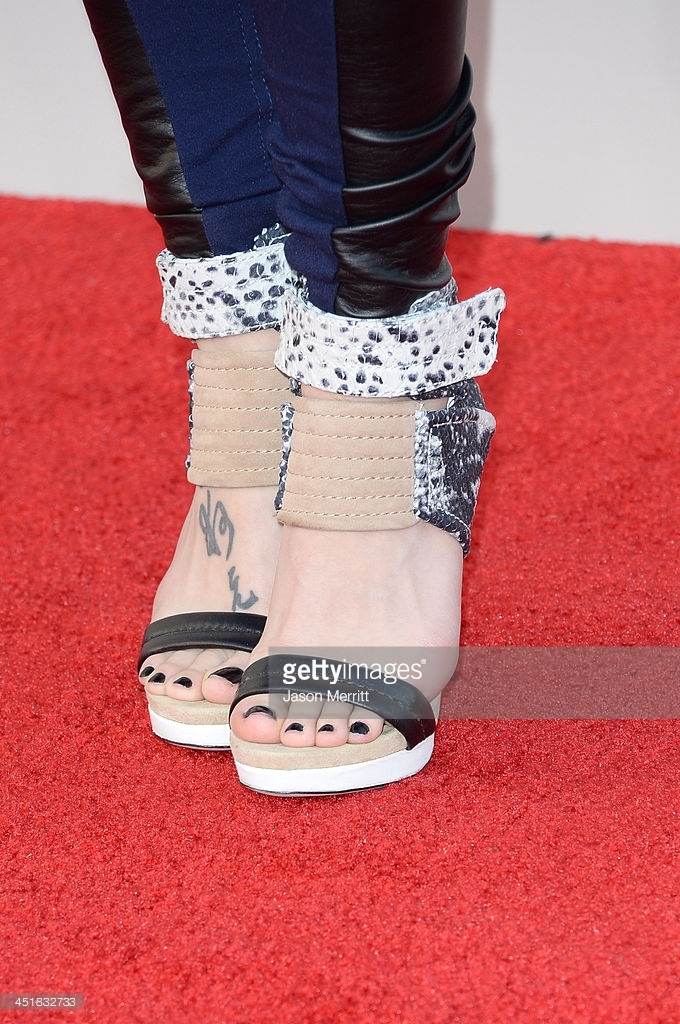 Skylar Greys Feet I Piedi Di Skylar Grey Celebrities Feet 2023