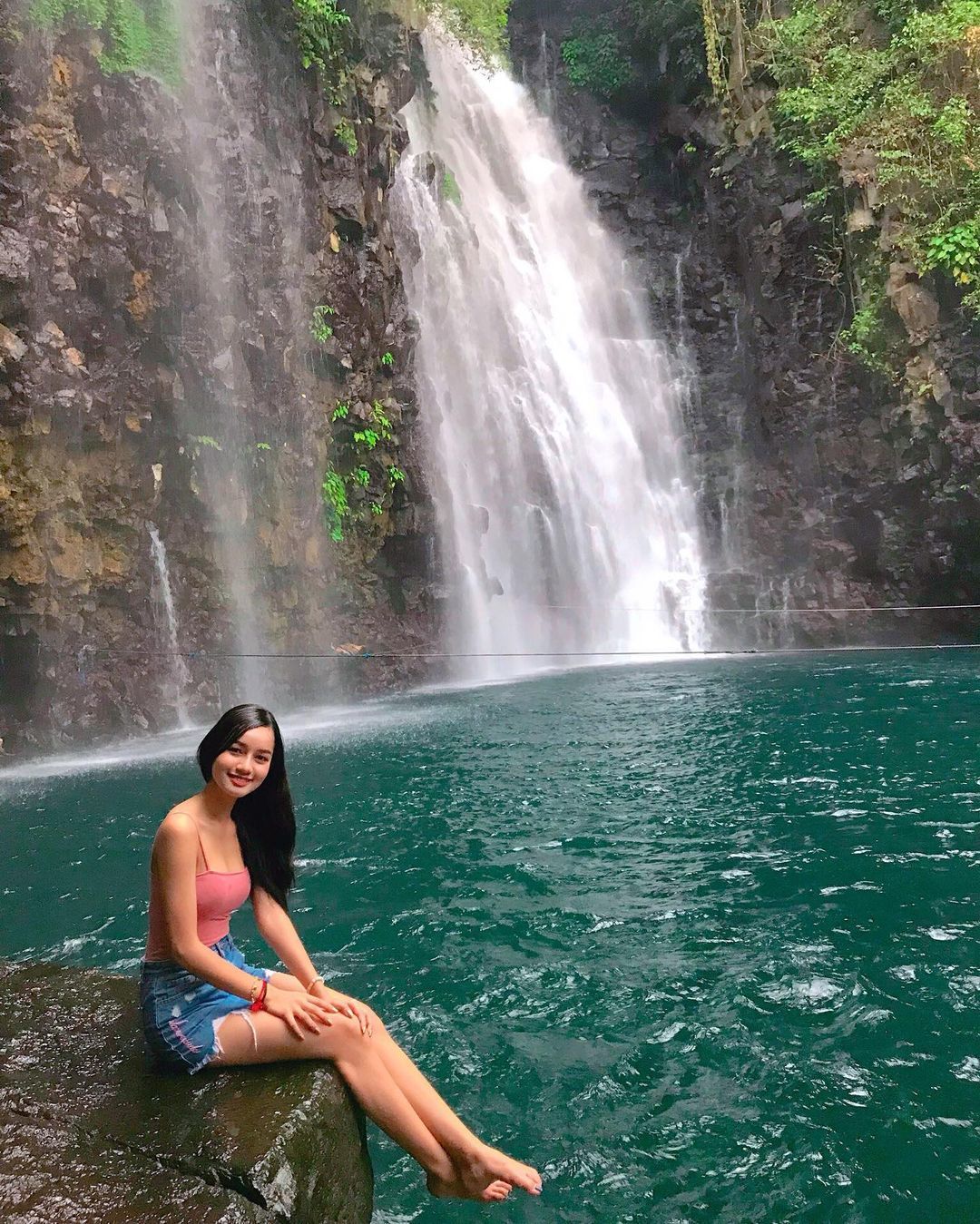 Somnang Alyna's feet