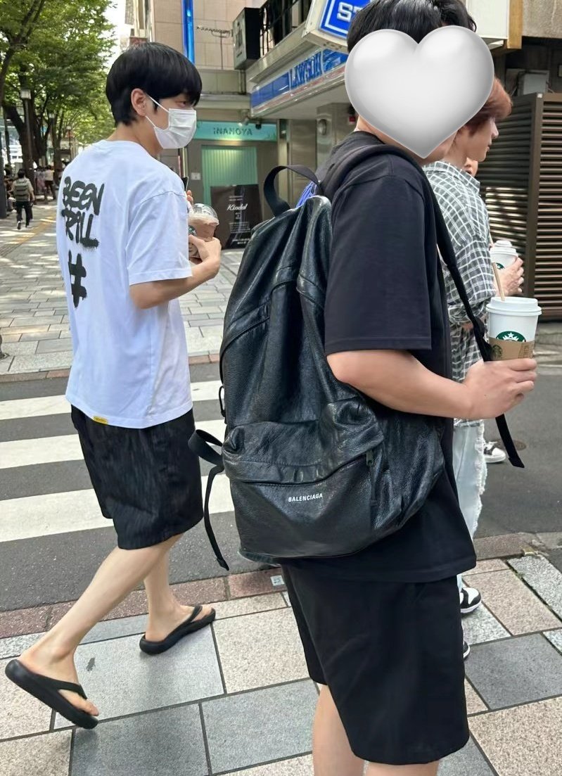 Soobin's feet