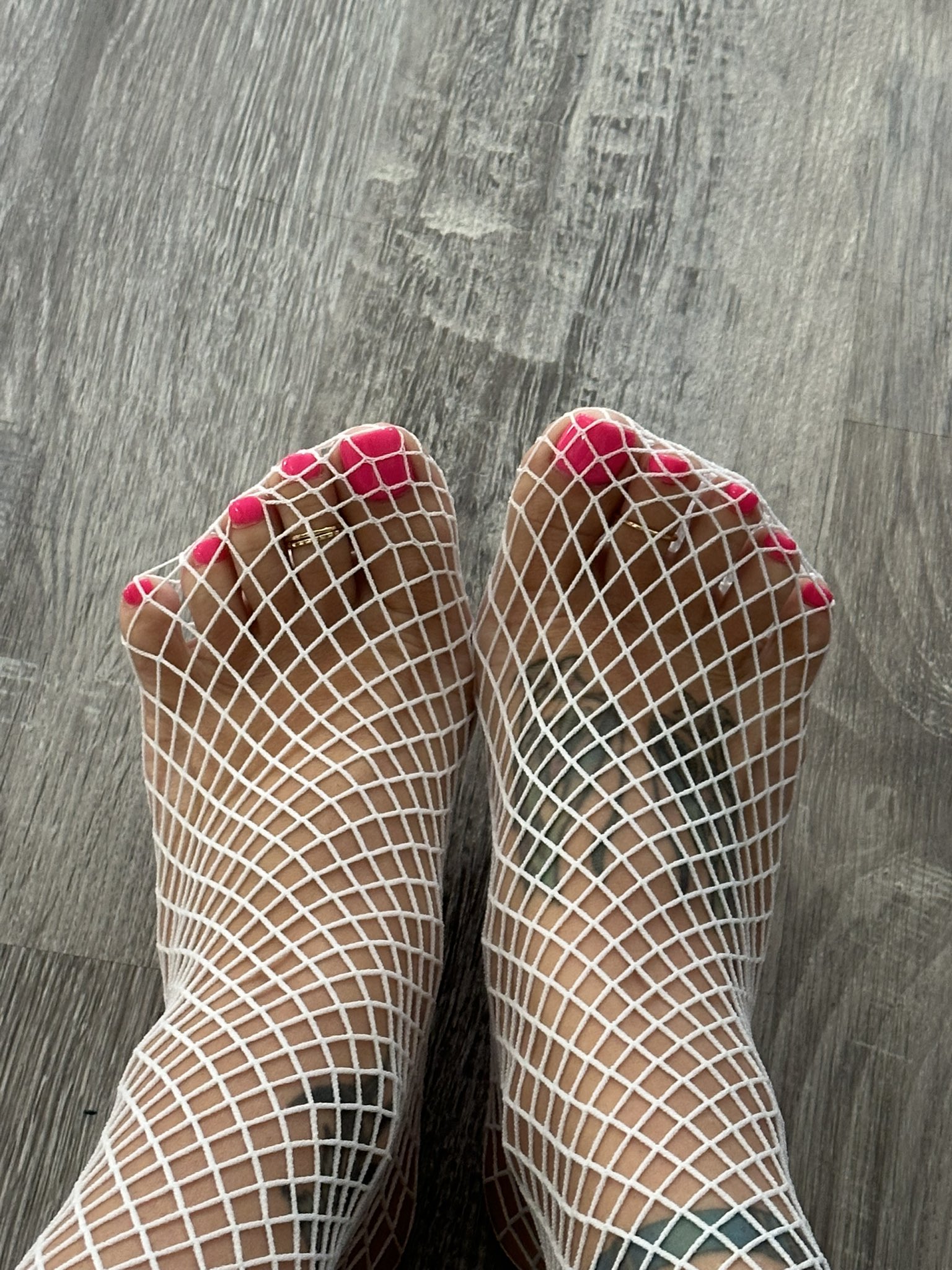 Summer Raez's feet