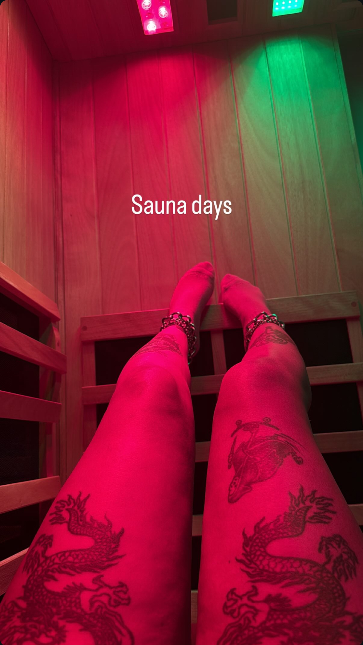 Summer Walker's feet
