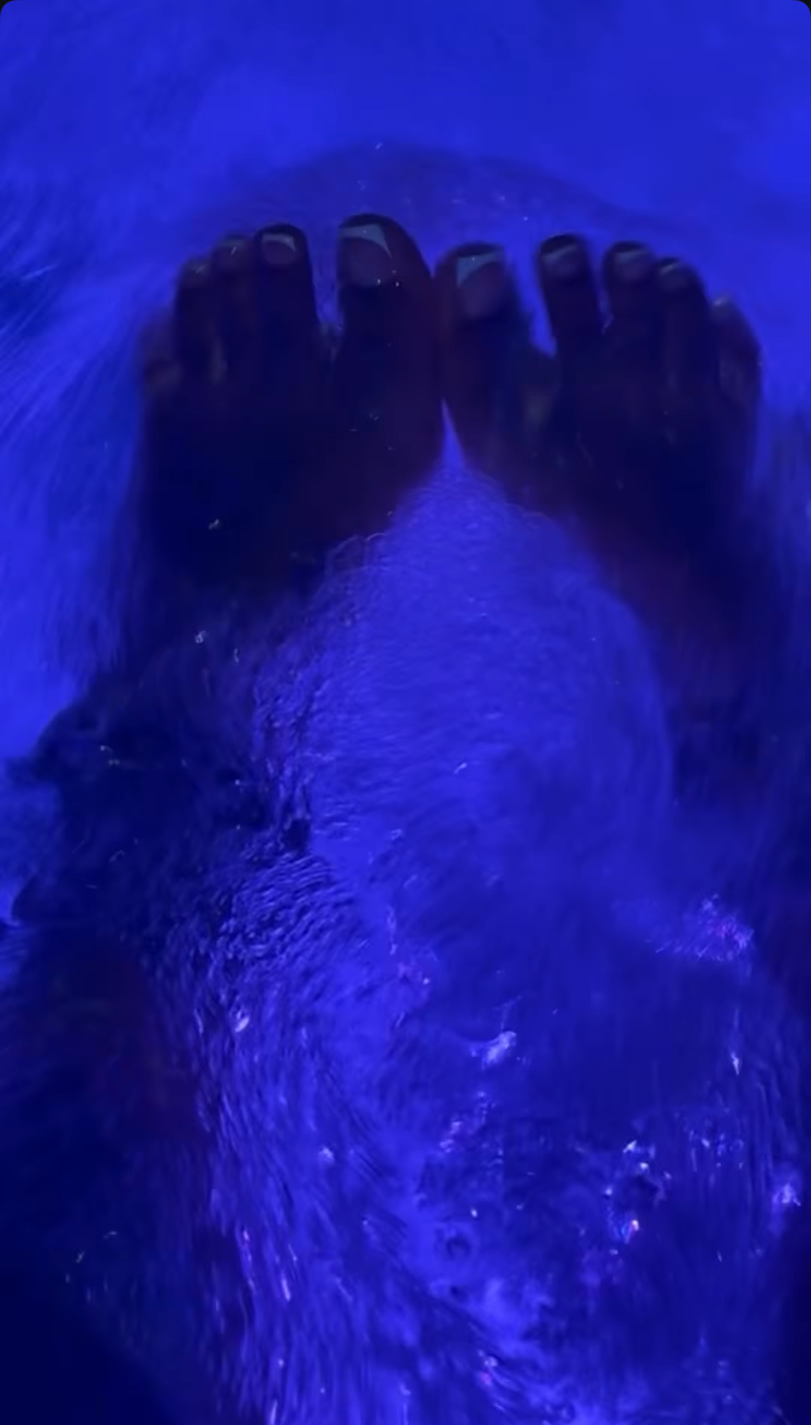 Summer Walker's feet