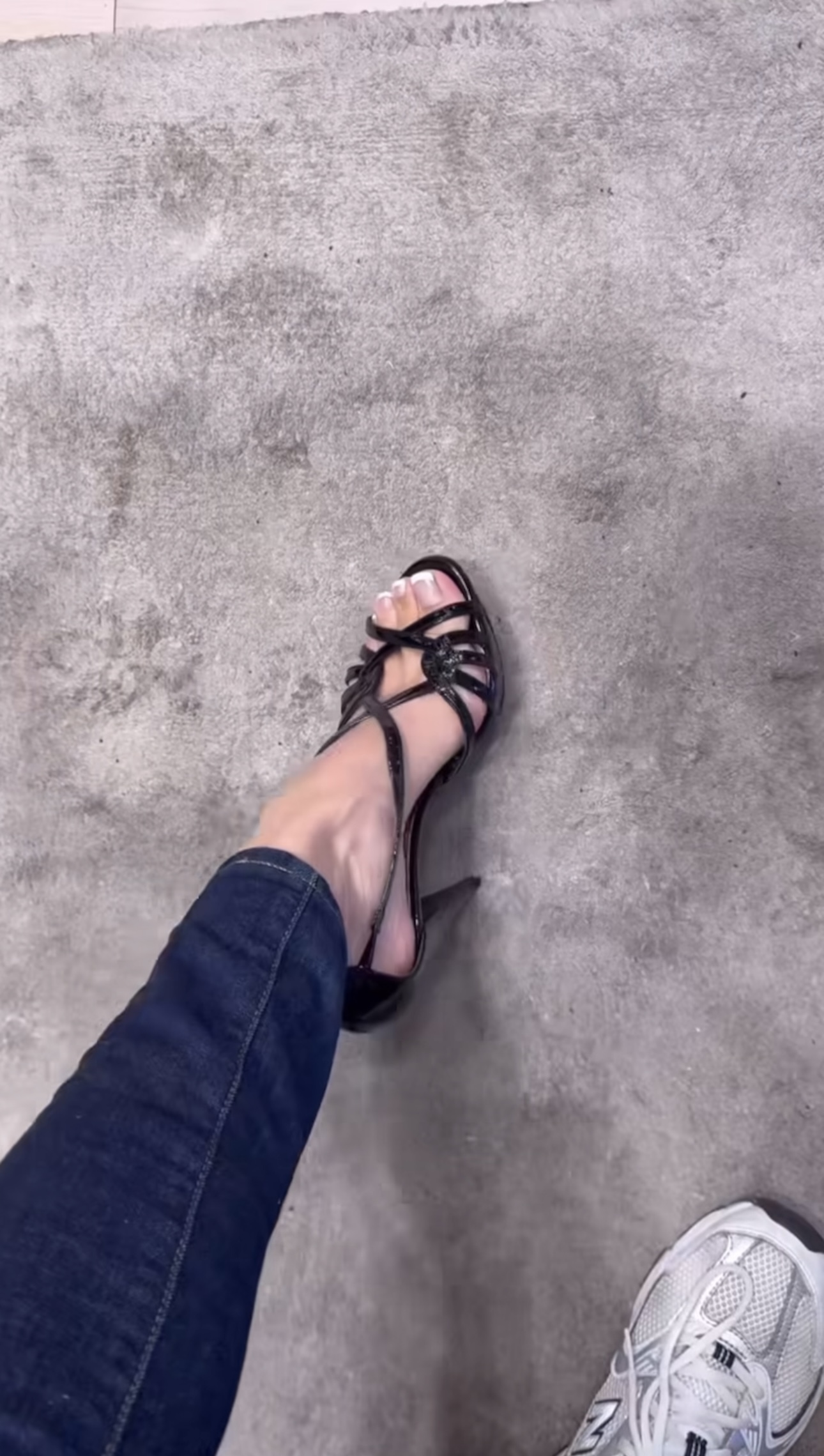 Tahan Lew-Fatt's feet