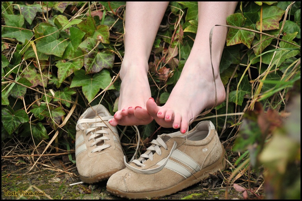 Tasty Trixie's feet