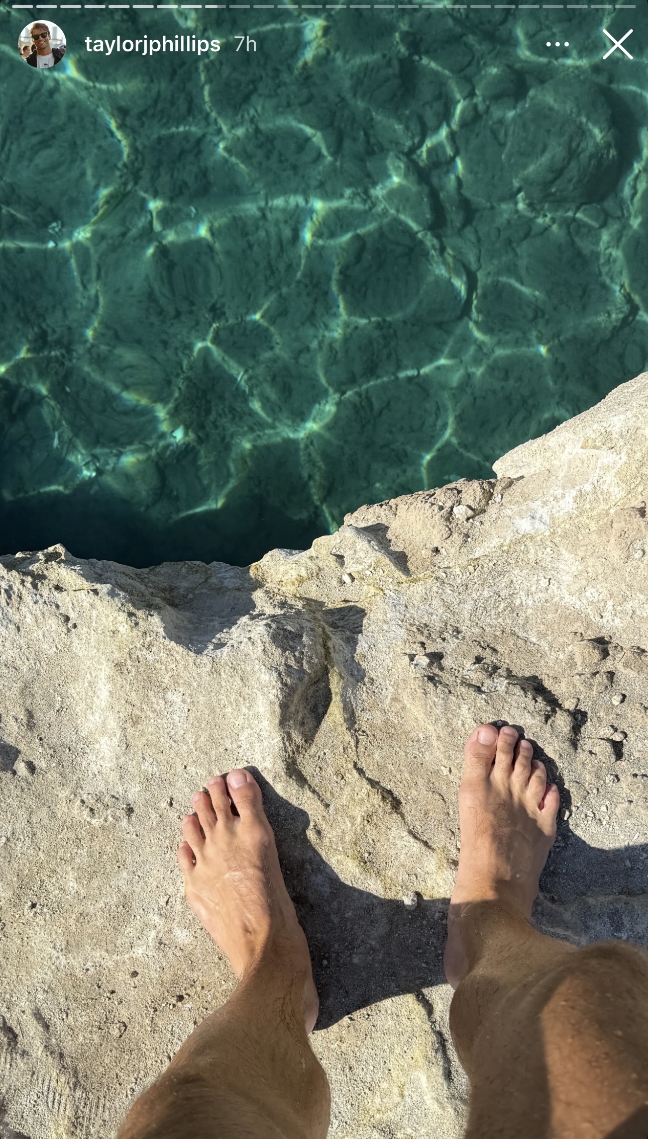 Taylor Phillips's feet