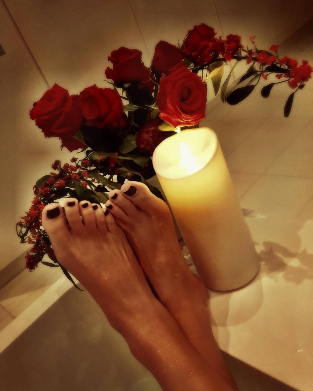 Thalía's Feet