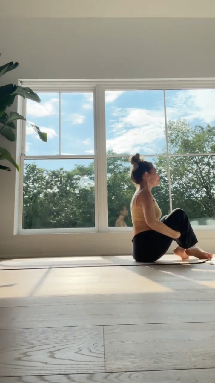 Thalía's feet