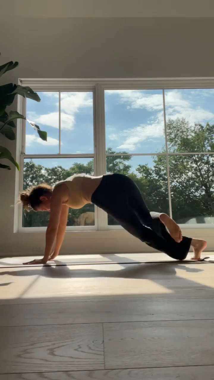 Thalía's feet