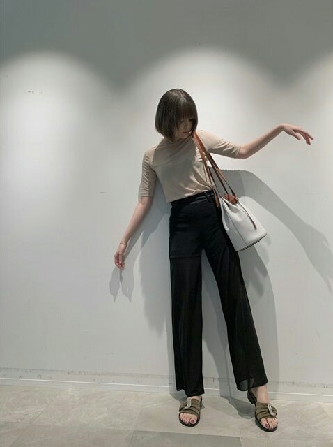 Tina Tamashiro's feet