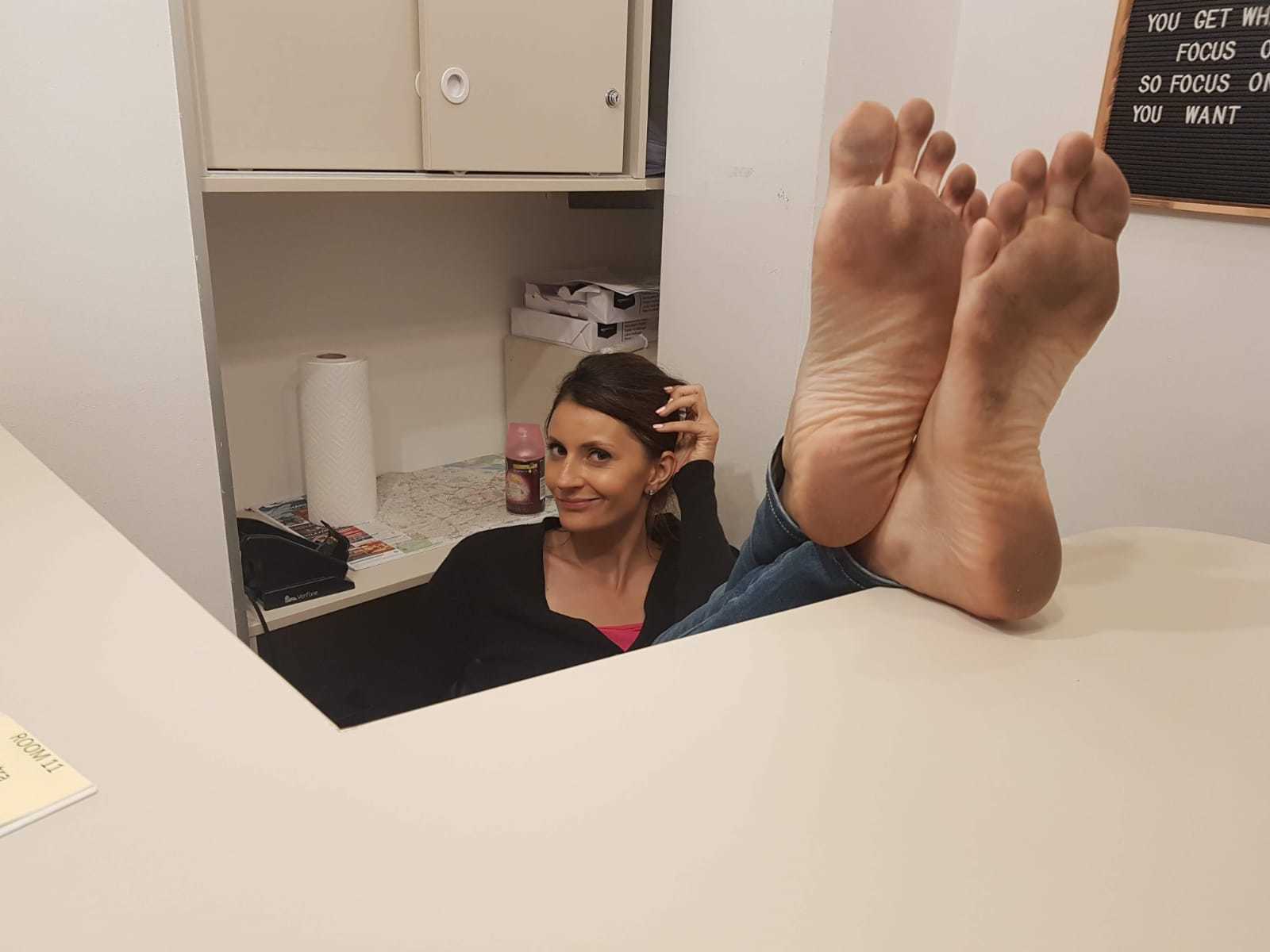 Tiny Tina's feet