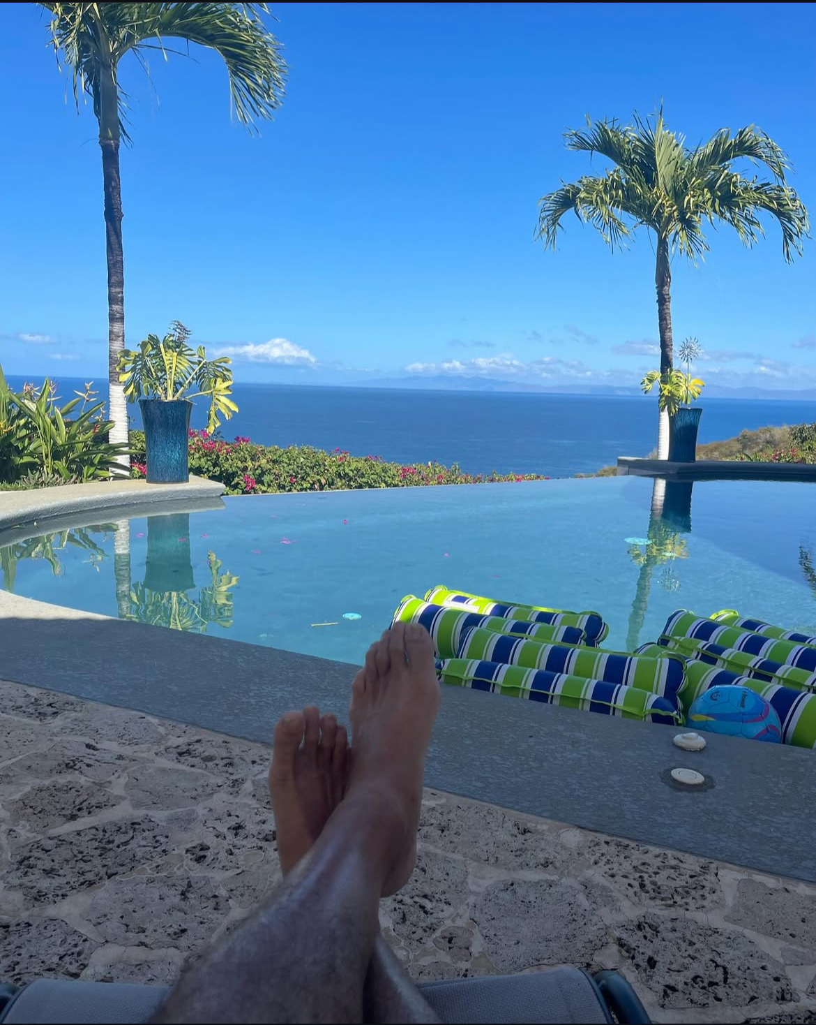 Tony Casillas's feet