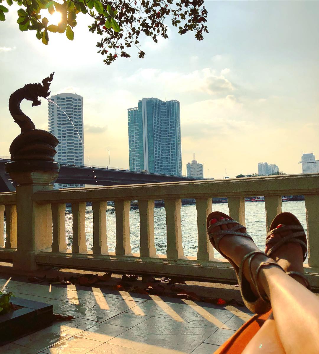 Tora Kim's feet