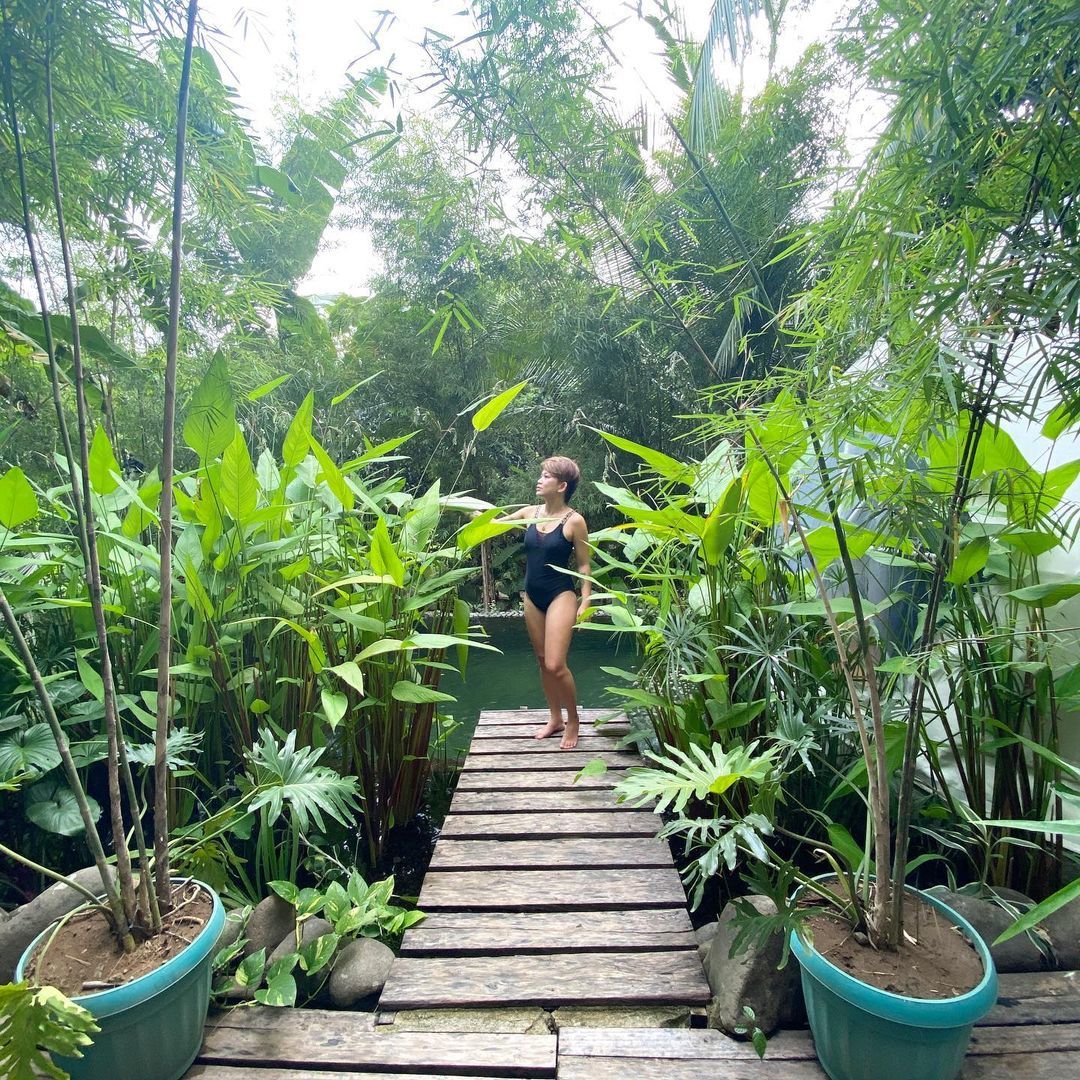 Tuesday Vargas's feet