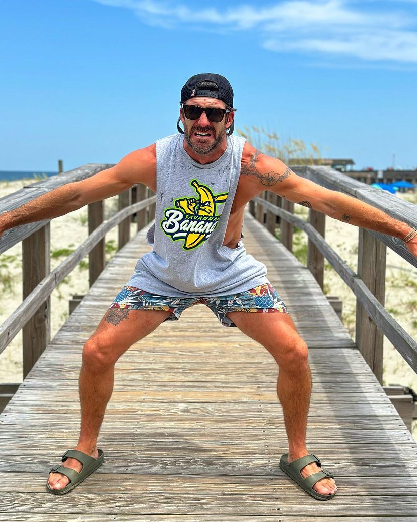 Tyler Roy Roberts's feet