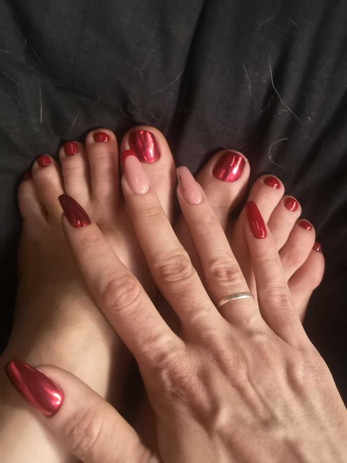 Vicki Peach's feet