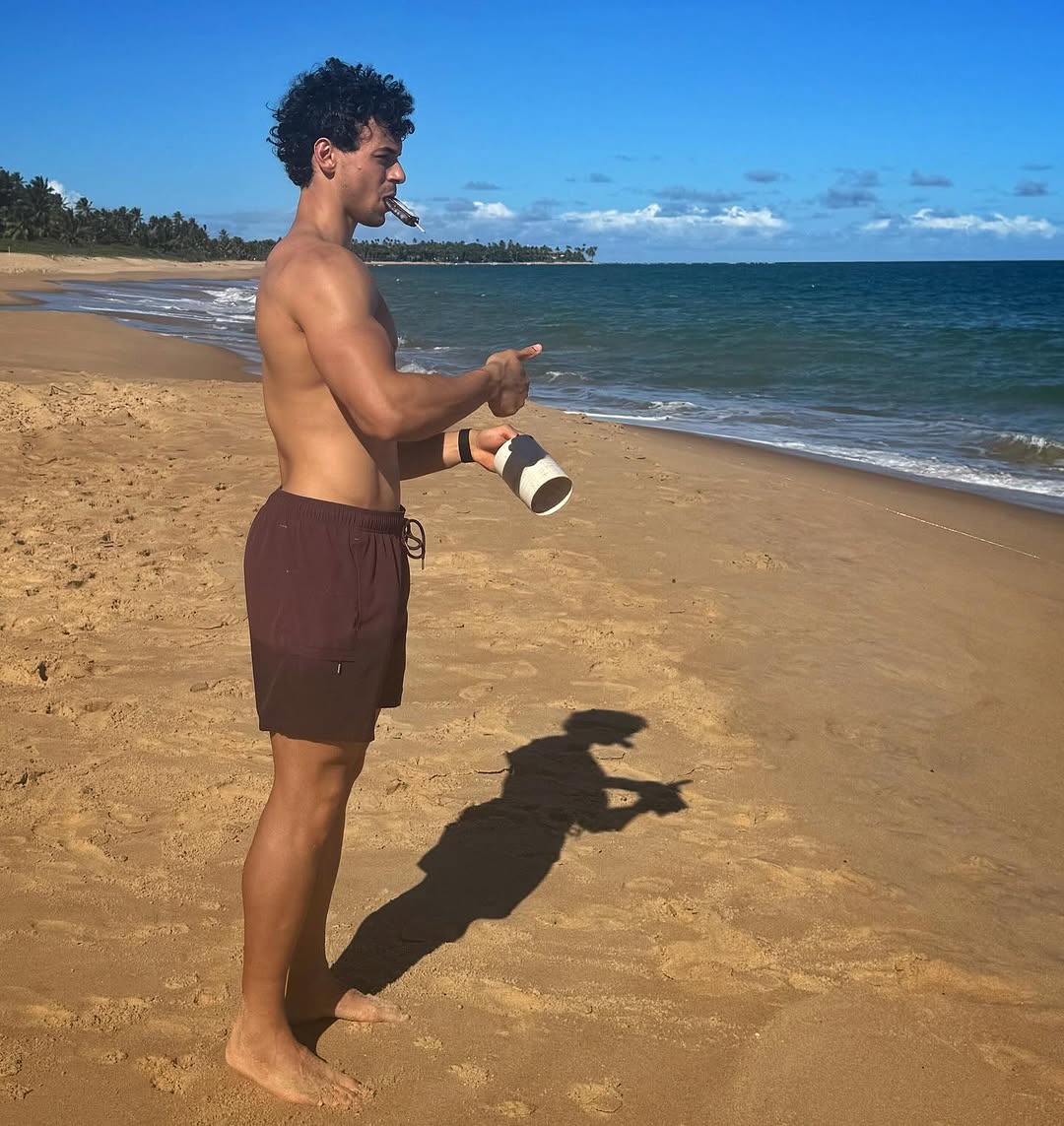 Victor Alexandre's feet