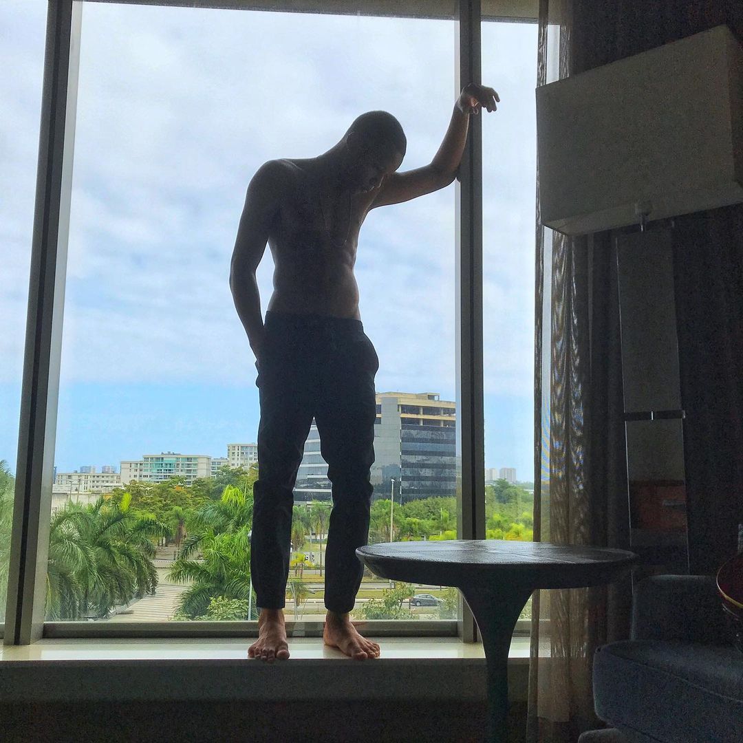 Victor Alves's feet