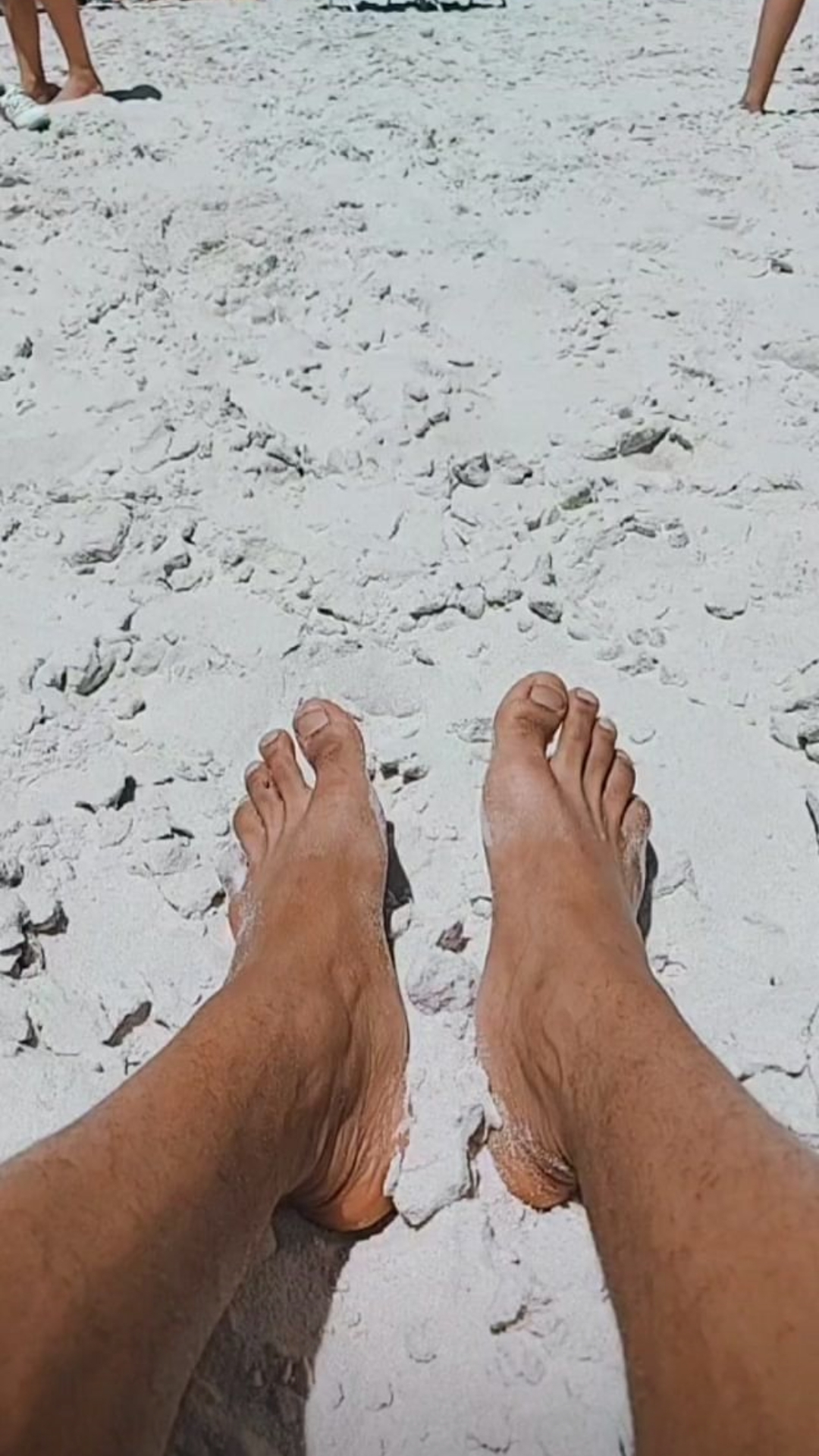 Victor Alves's feet