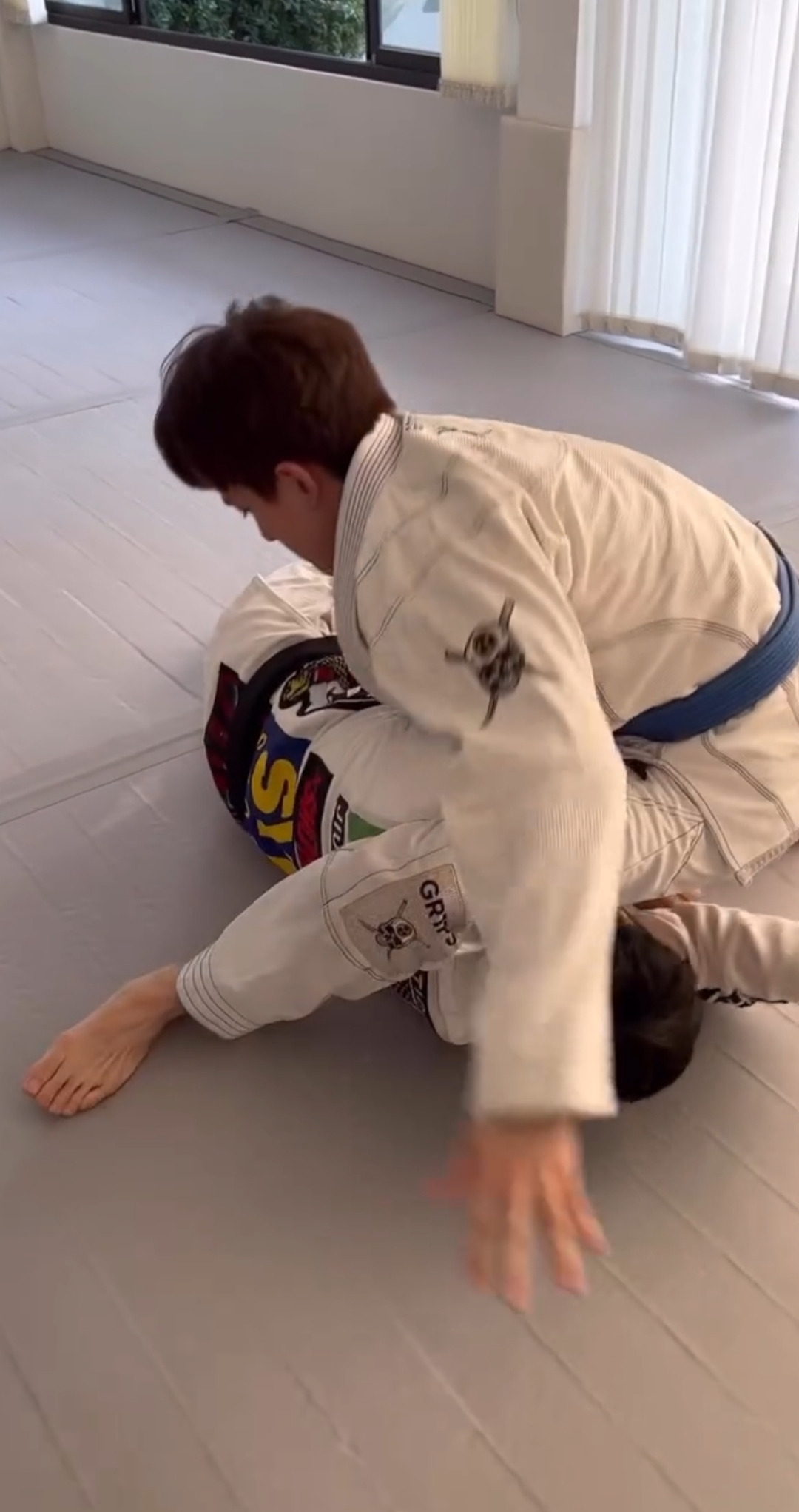 Victor Chatchawit Techarukpong's feet