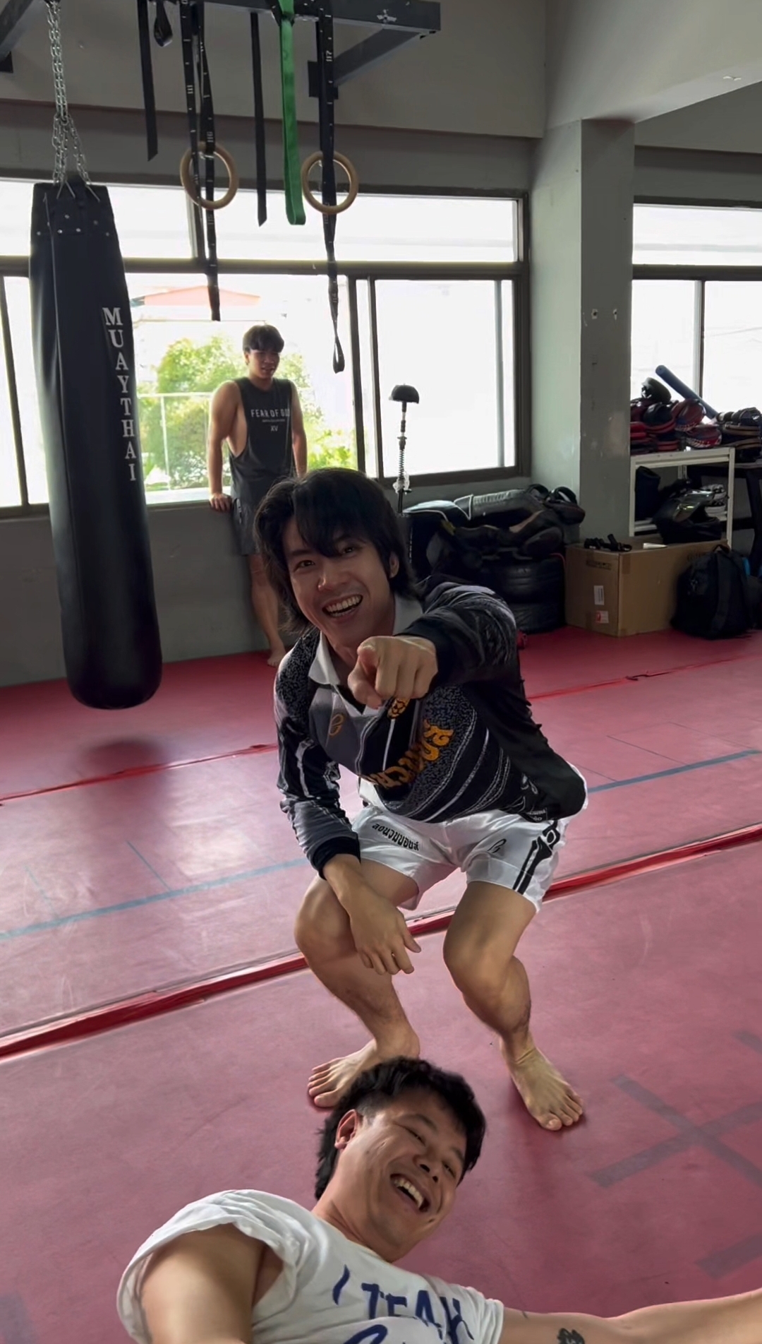 Victor Chatchawit Techarukpong's feet