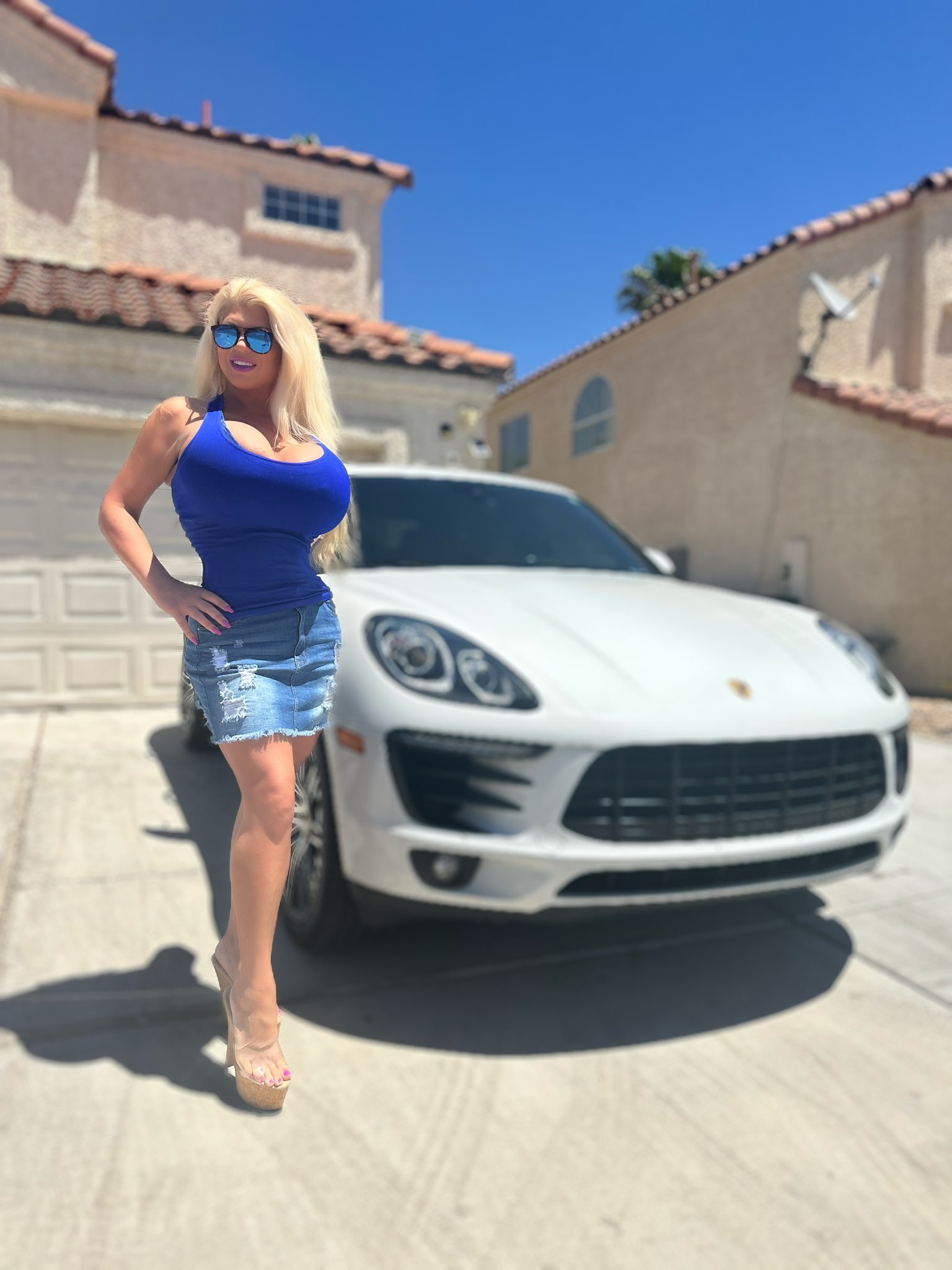 Victoria Vale's feet