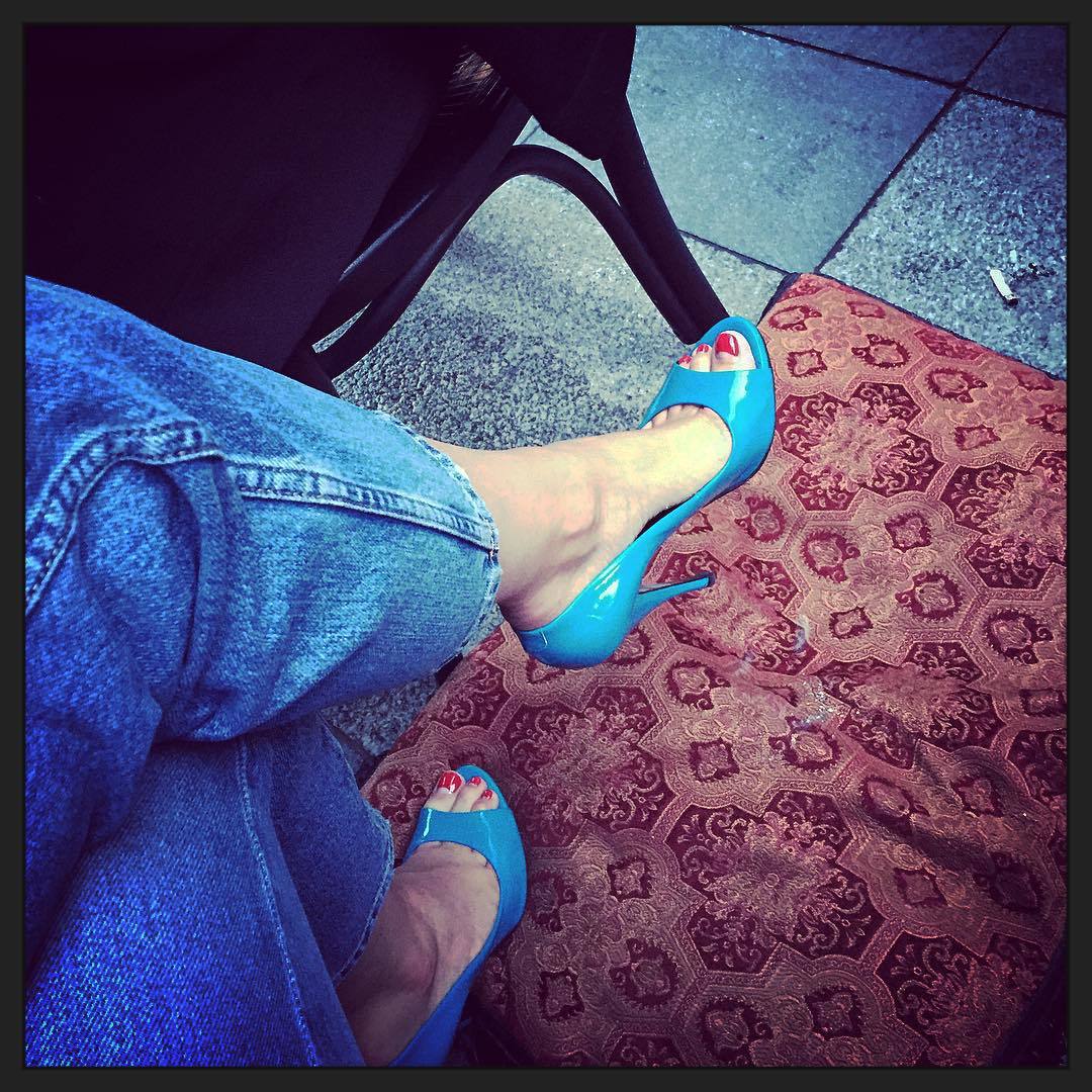 Vika Gazinskaya's feet