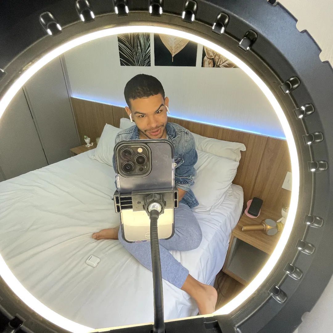 Vinicius de Sousa's feet