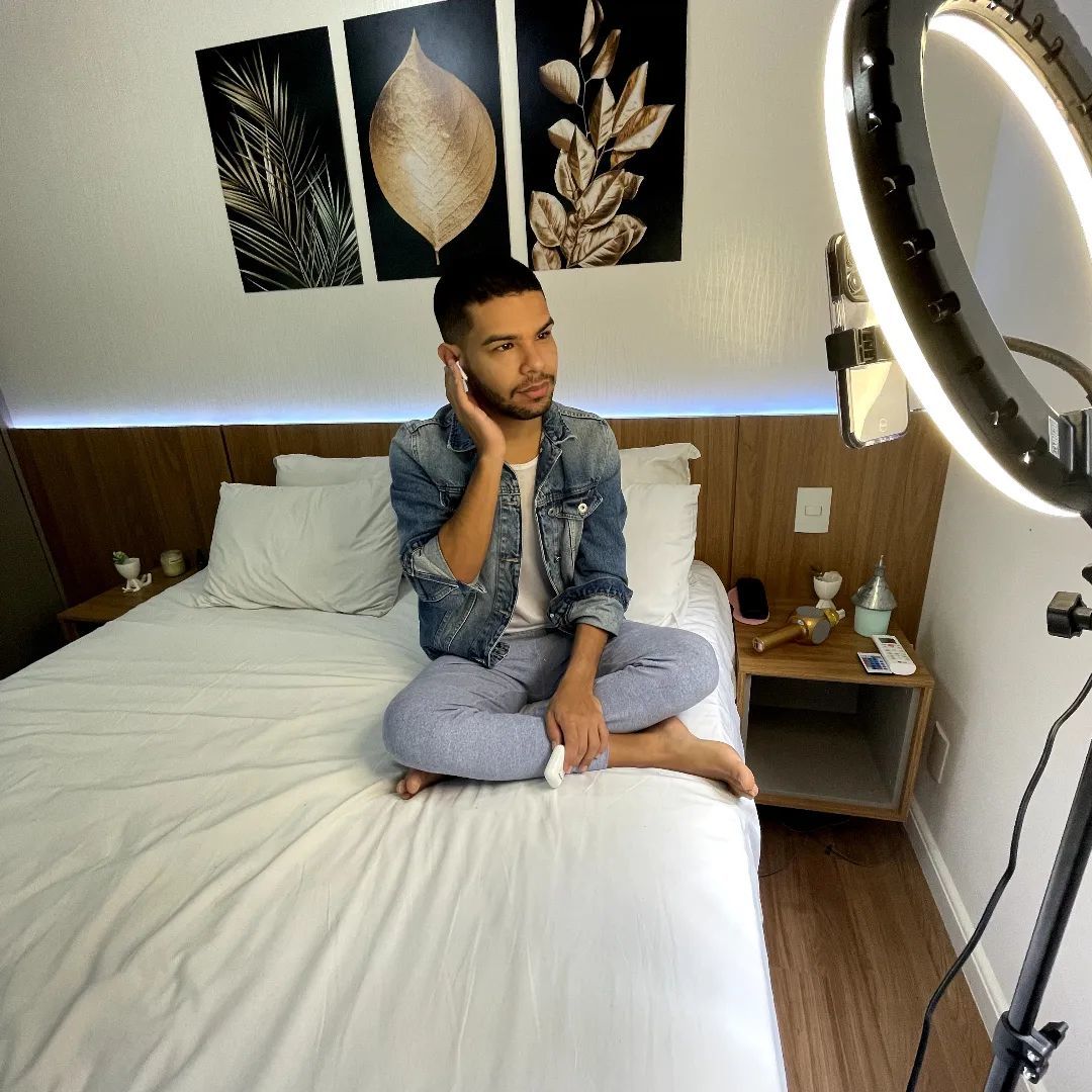 Vinicius de Sousa's feet