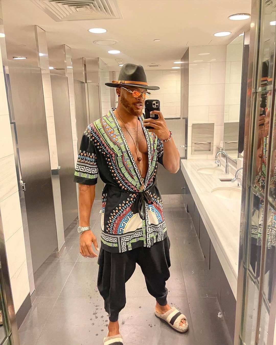 Weslye Saunders's feet