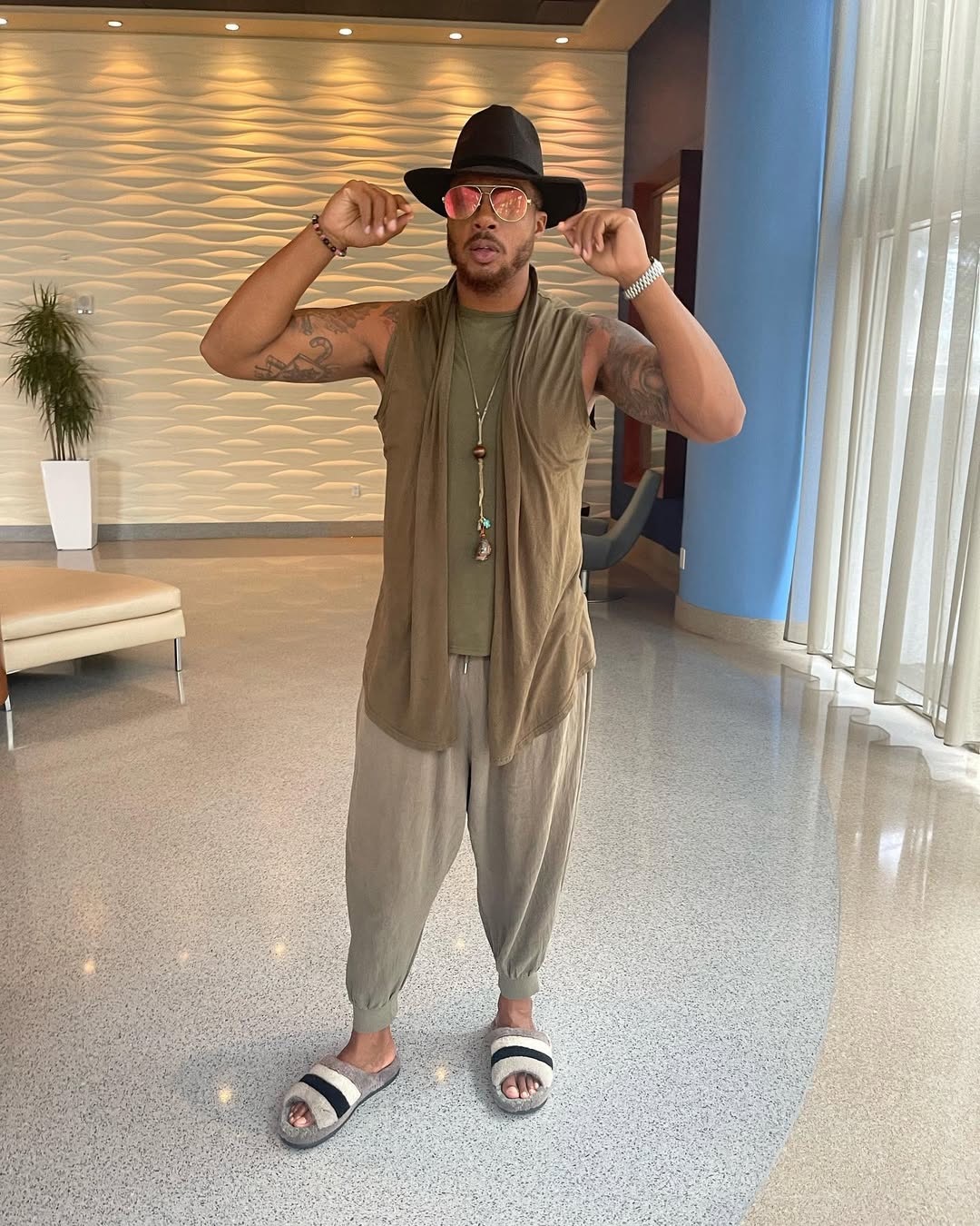 Weslye Saunders's feet