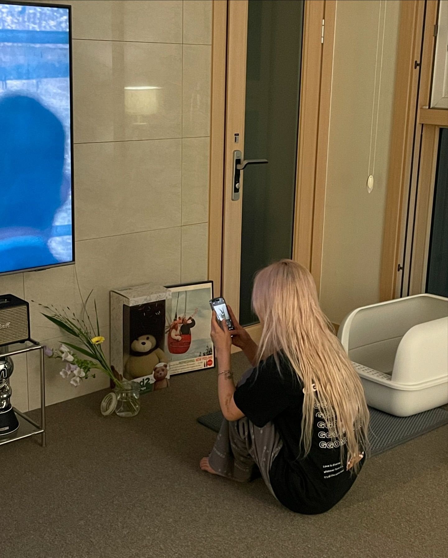 Wheein's feet