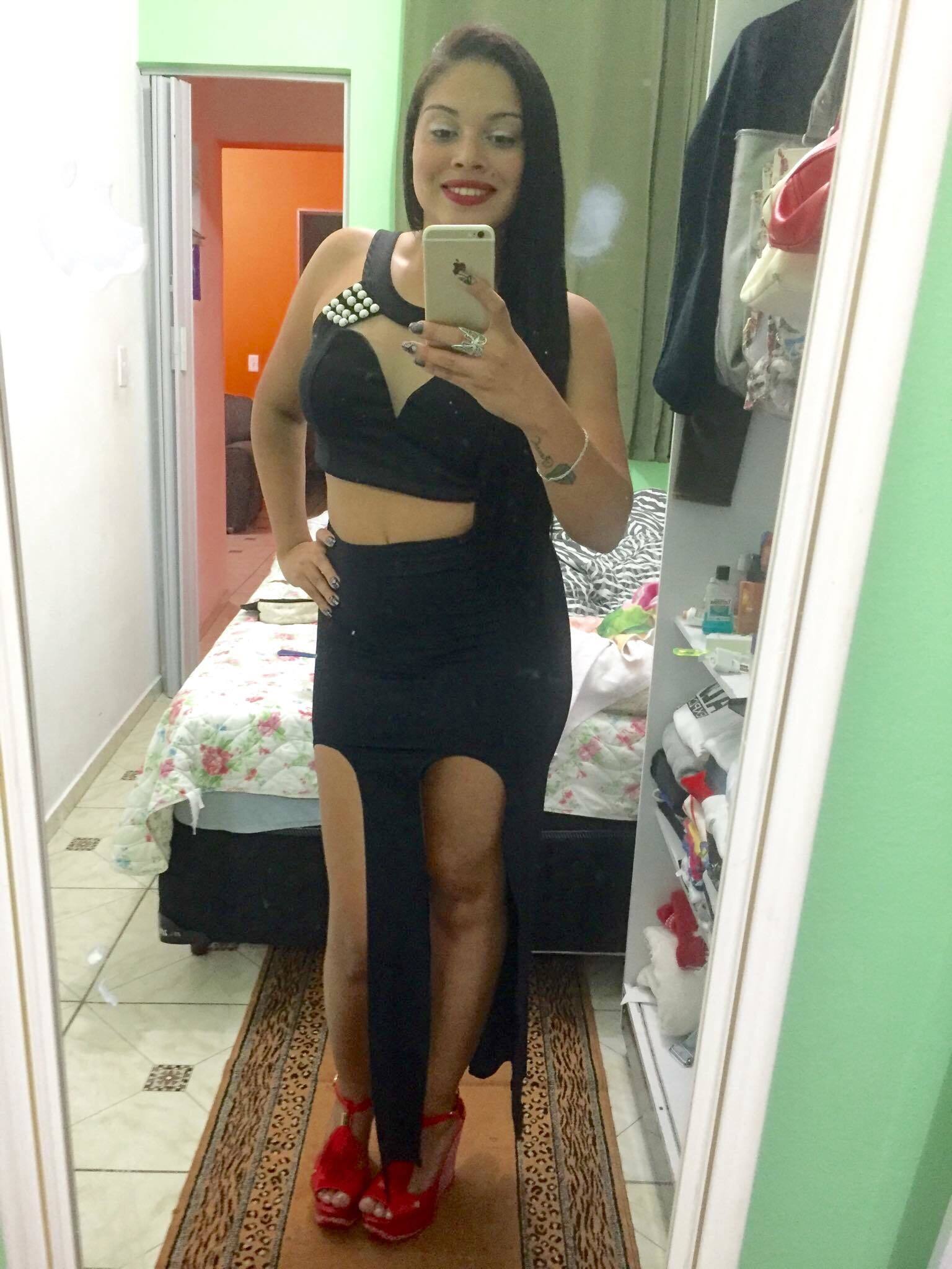 Yara Rochas Feet