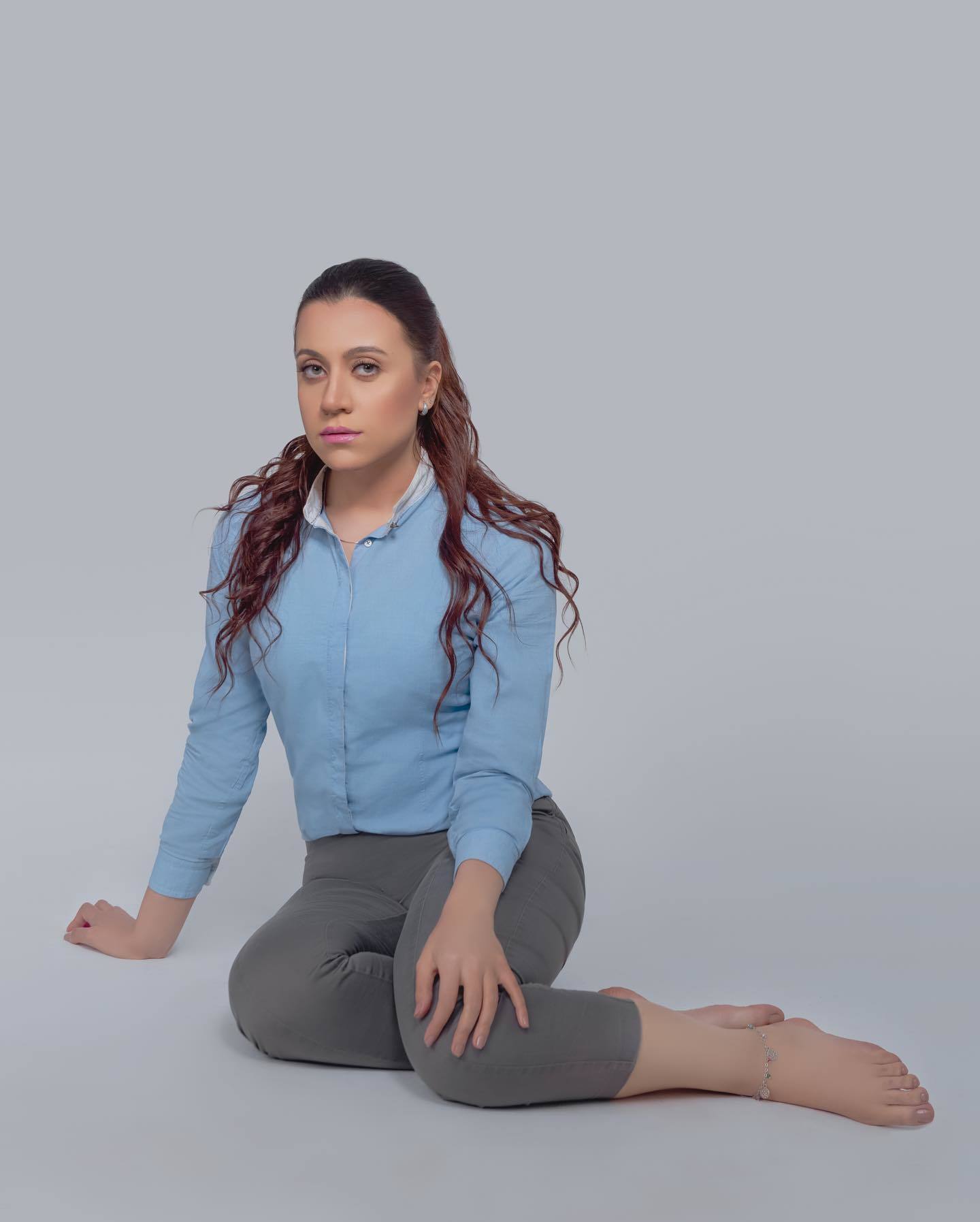 Yasmine Samir's feet