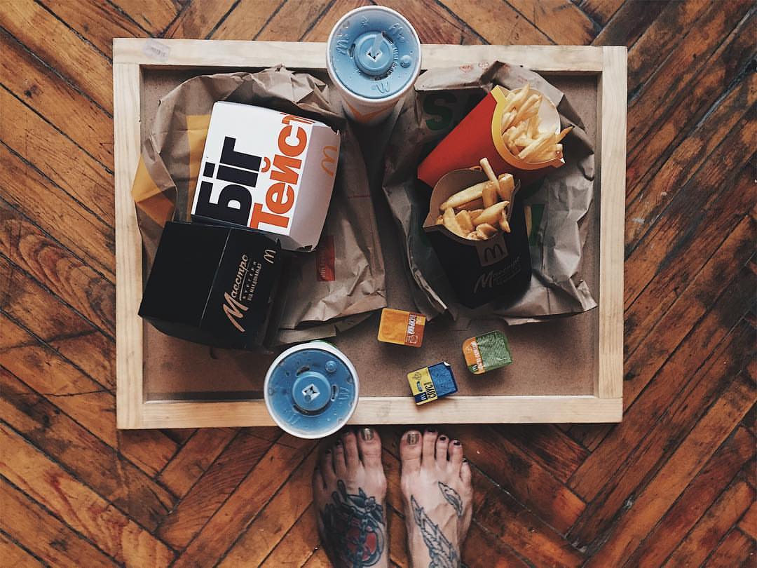 Yasya Krutova's feet