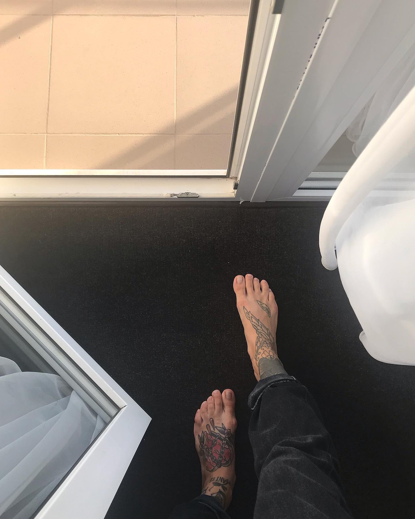 Yasya Krutova's feet