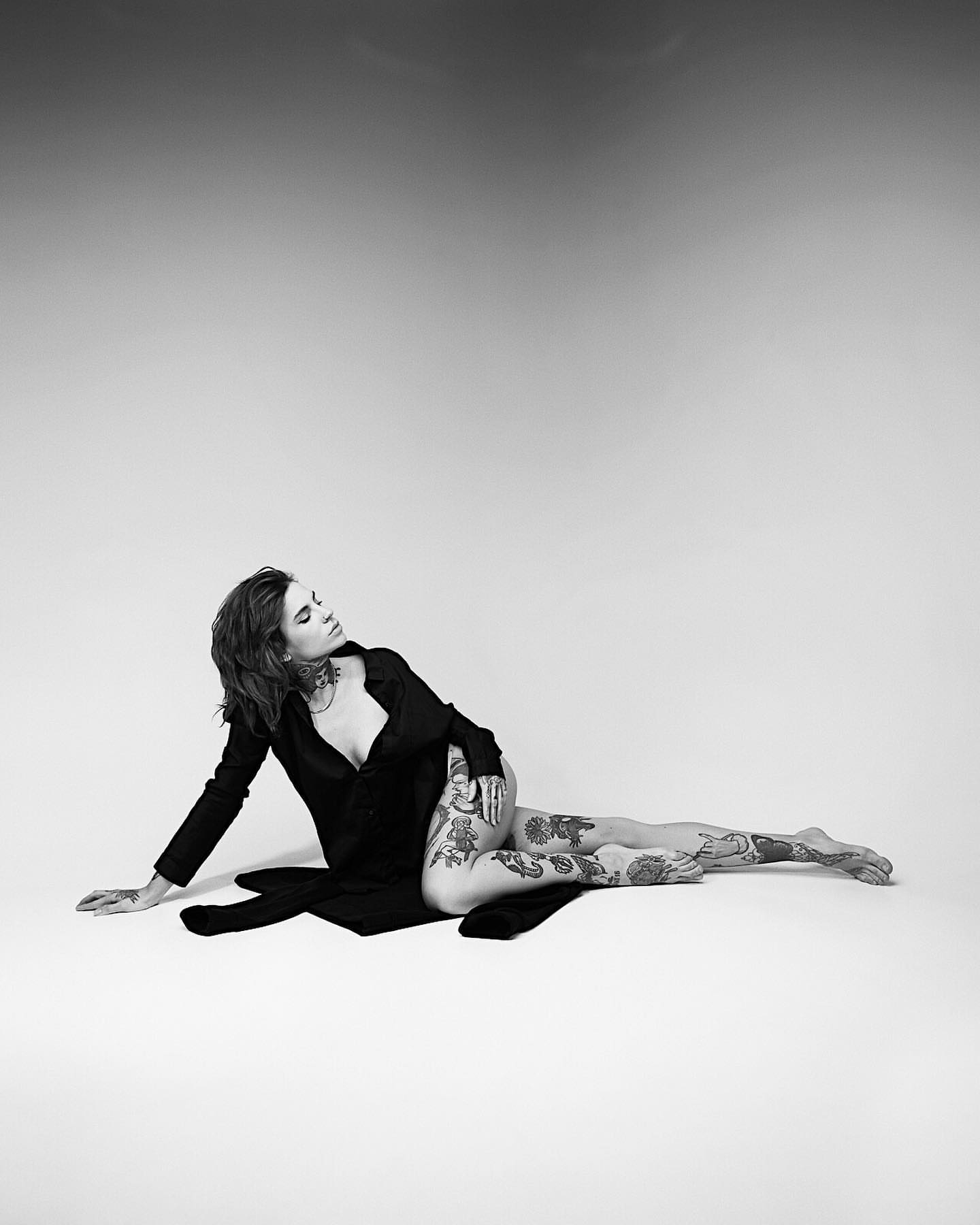 Yasya Krutova's feet