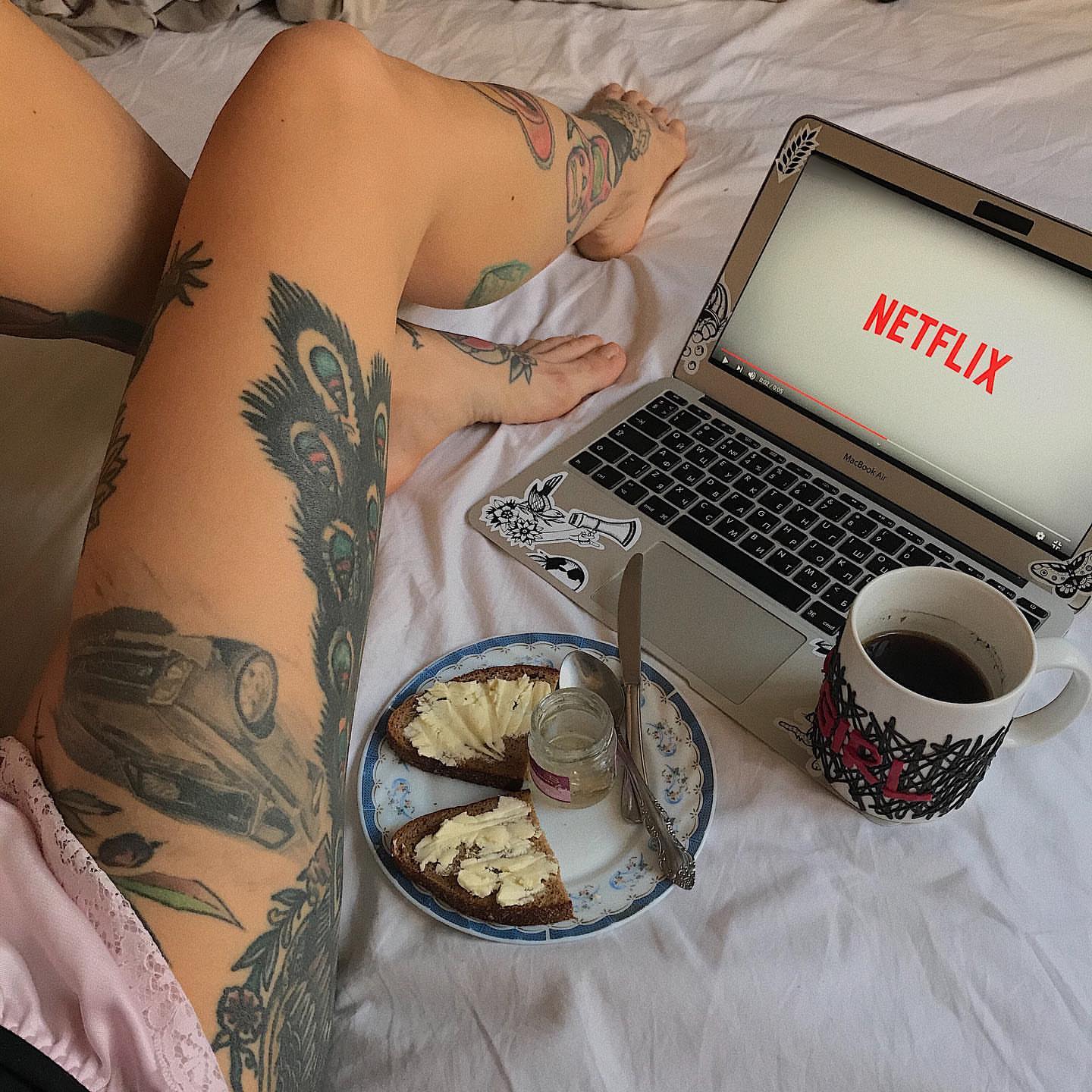 Yasya Krutova's feet