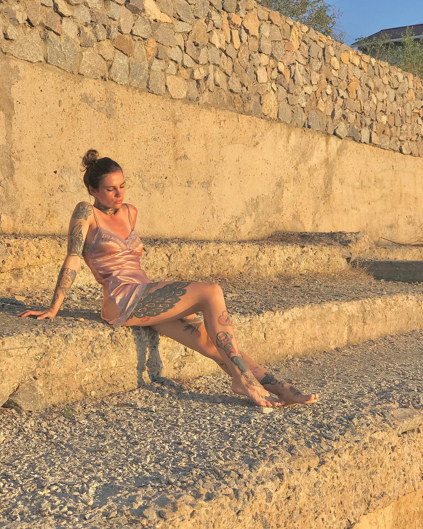 Yasya Krutova's feet