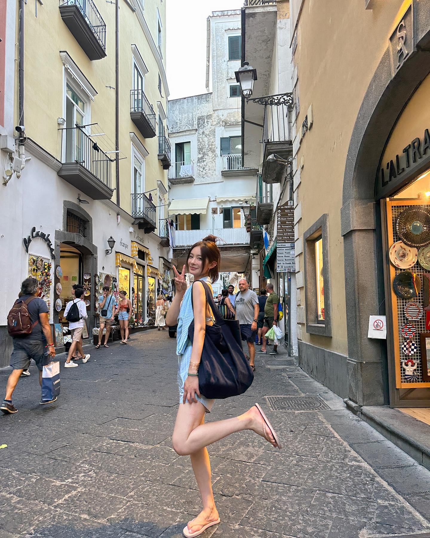 Yaxi Liu's feet